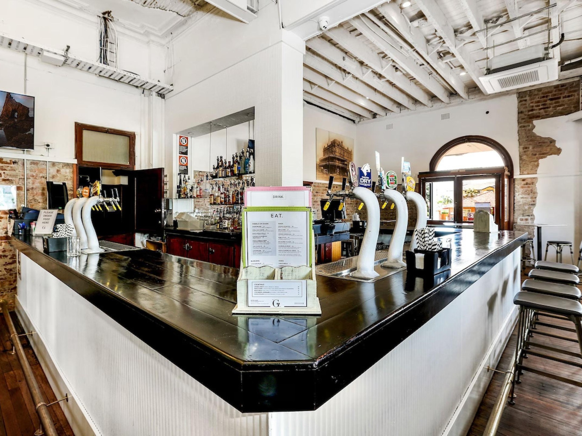 Iconic Freehold Pub In Coastal Kiama for sale in Kiama New South Wales ...